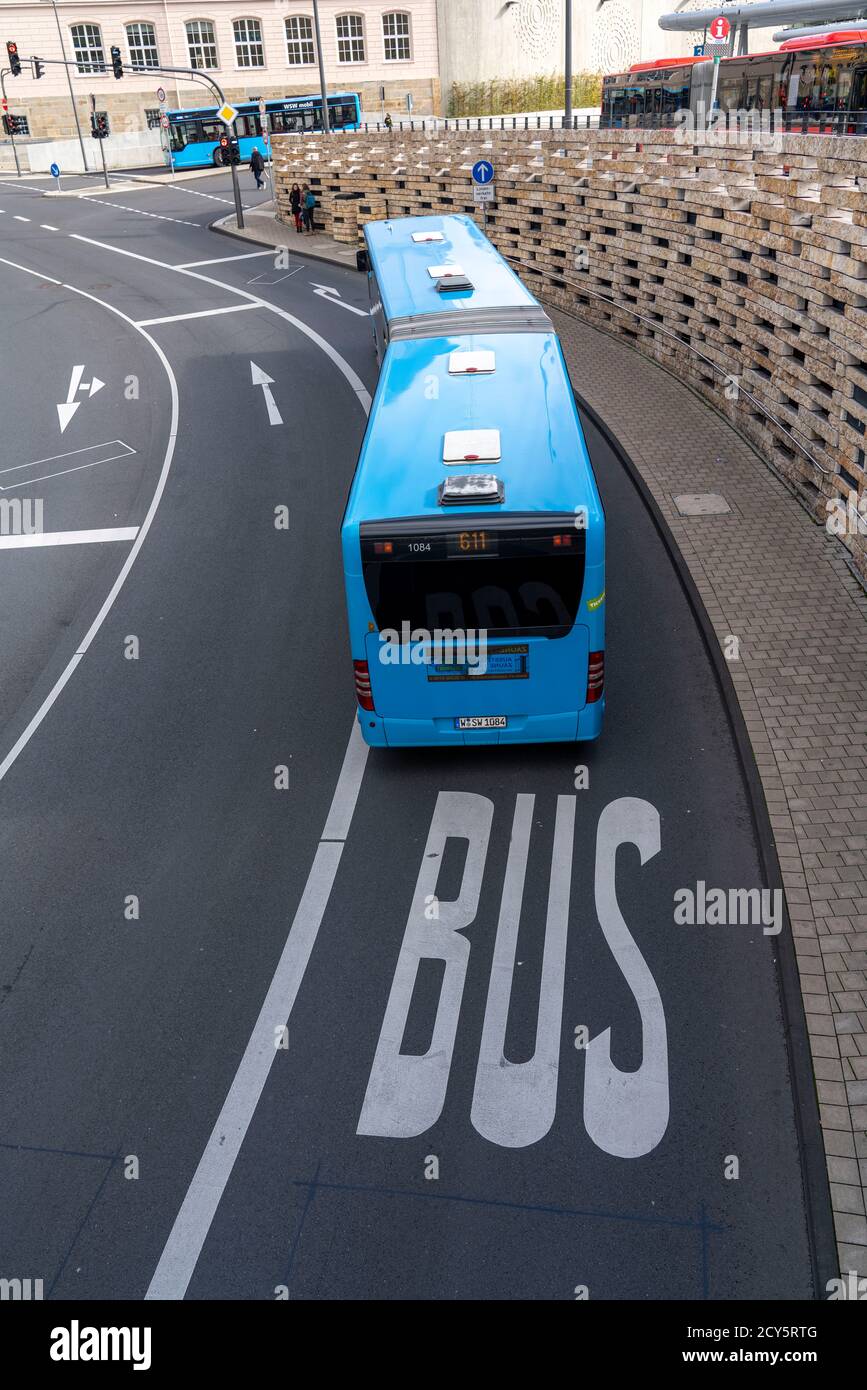 Wuppertal, Central bus station, at the main station, 5 platforms with 18 stops for WSW buses ...