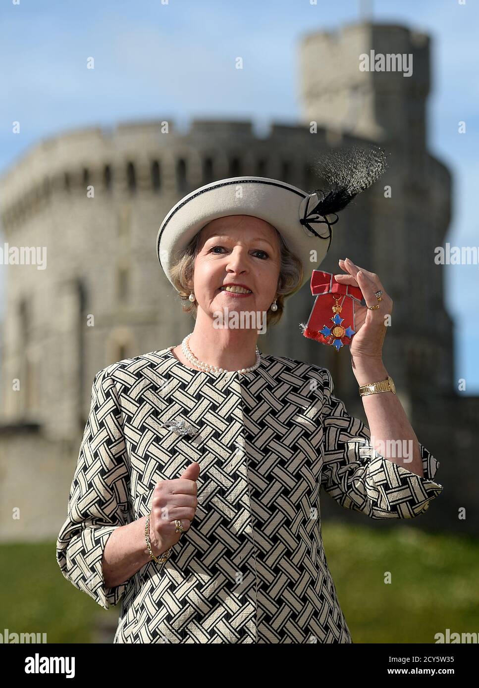 Penelope keith hi-res stock photography and images - Alamy