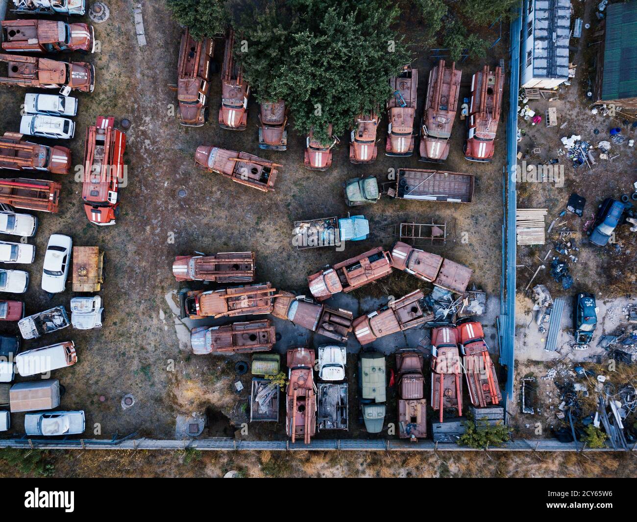 Abandoned fire engine hi-res stock photography and images - Alamy