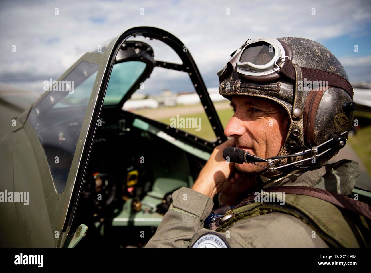 Helmet plane airfield hi-res stock photography and images - Alamy