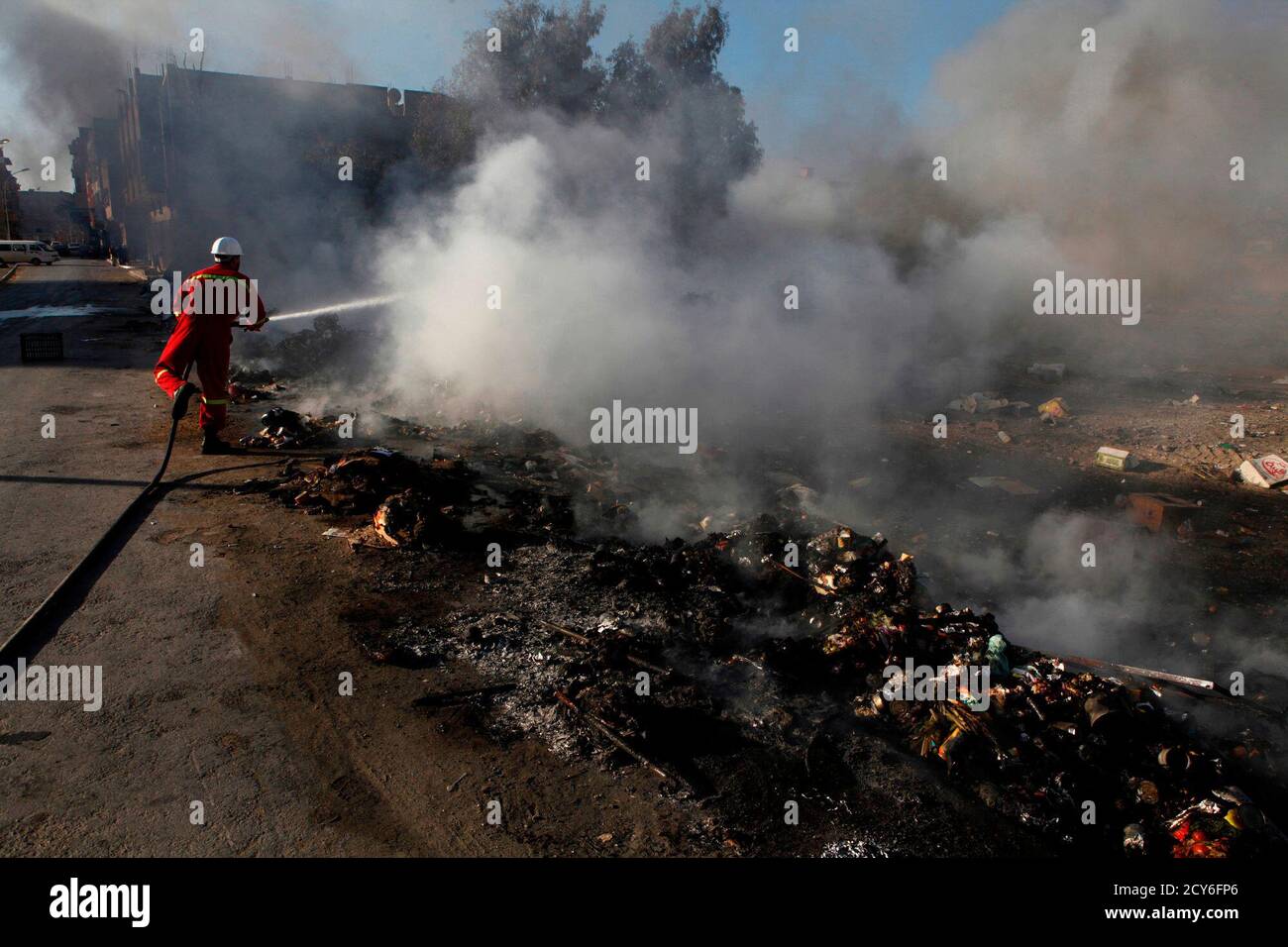 Burning trash cans hi-res stock photography and images - Alamy