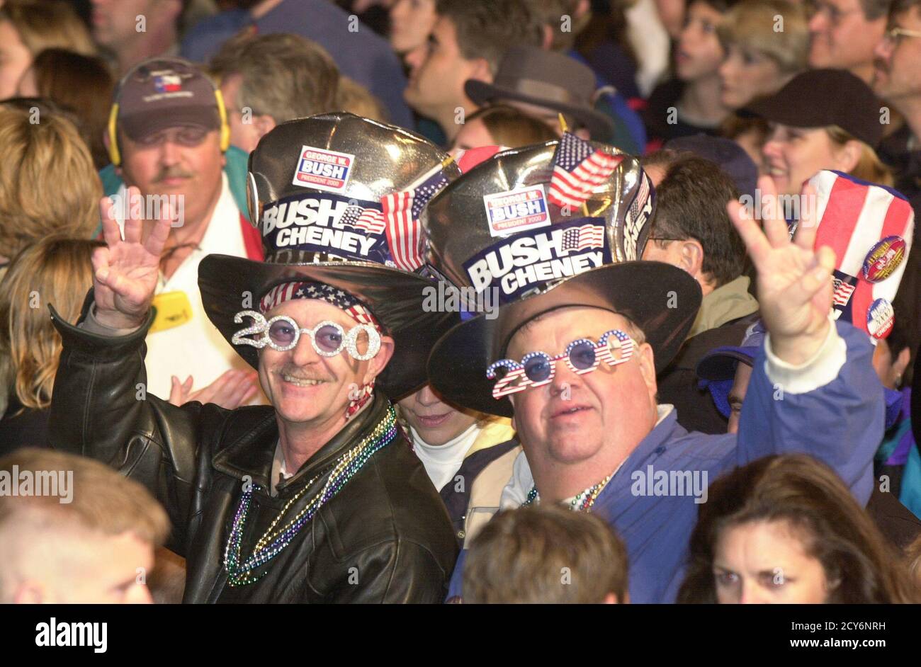 November 7, 2000: Austin, Texas 07NOV00: Crowds gather in downtown ...