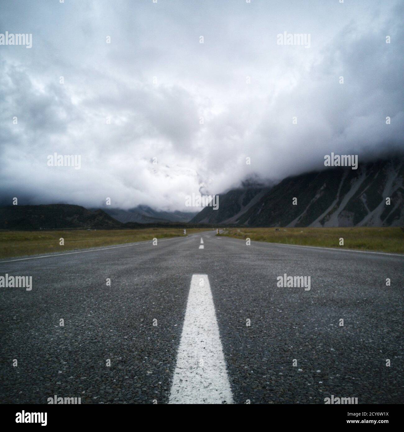 Empty highway low angle shot hi-res stock photography and images - Alamy