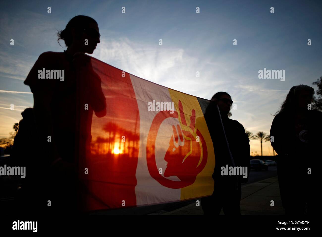 American indian movement flag hi-res stock photography and images - Alamy