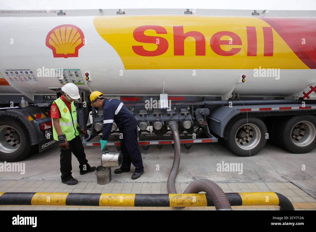 Exxon Gas Station Petrol High Resolution Stock Photography and Images ...