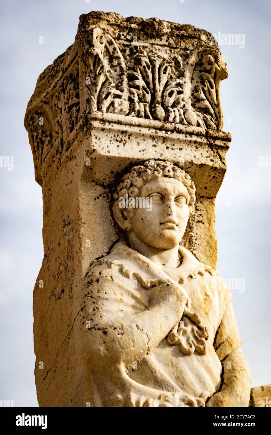 Statue ruin in Ephesus, Turkey ancient park Stock Photo - Alamy