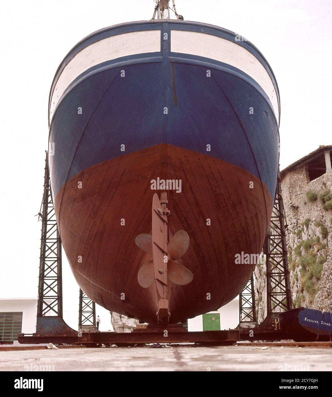 Barco en dique seco hi-res stock photography and images - Alamy