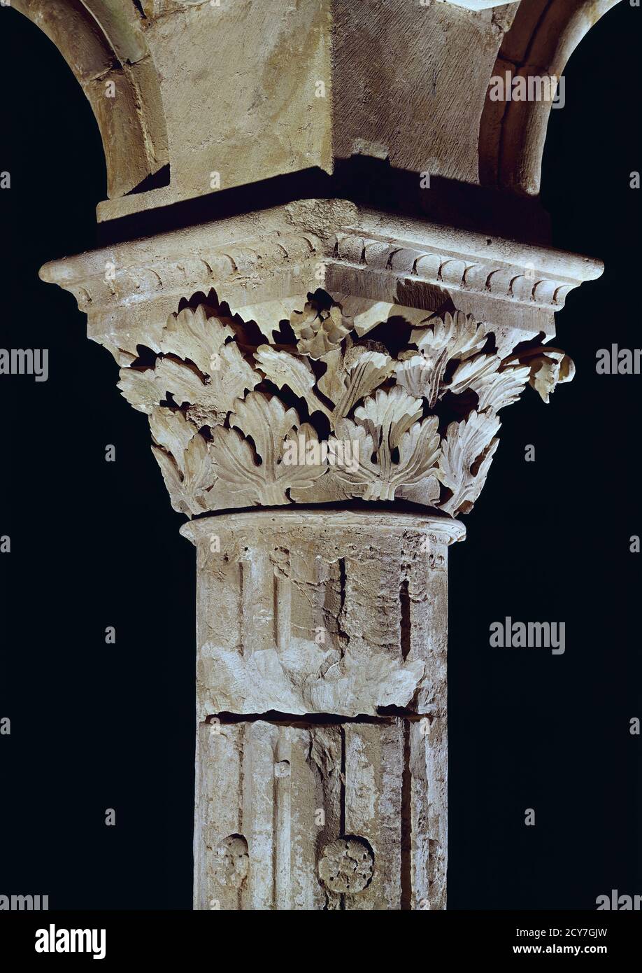 CLAUSTRO-CAPITEL ROMANICO DEL SIGLO XII. Location: MONANSTERIO DE SAN ...