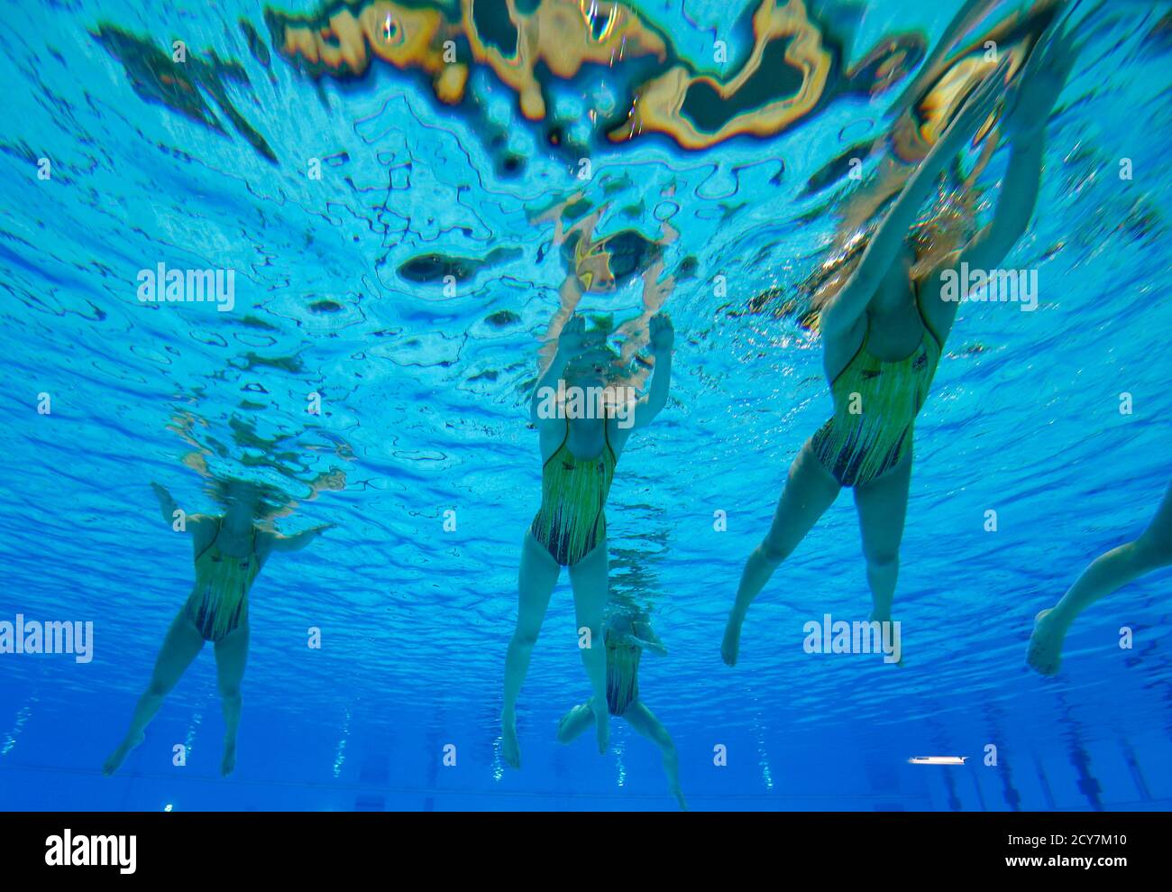 Synchronized swimming and olympics 2012 hi-res stock photography and ...
