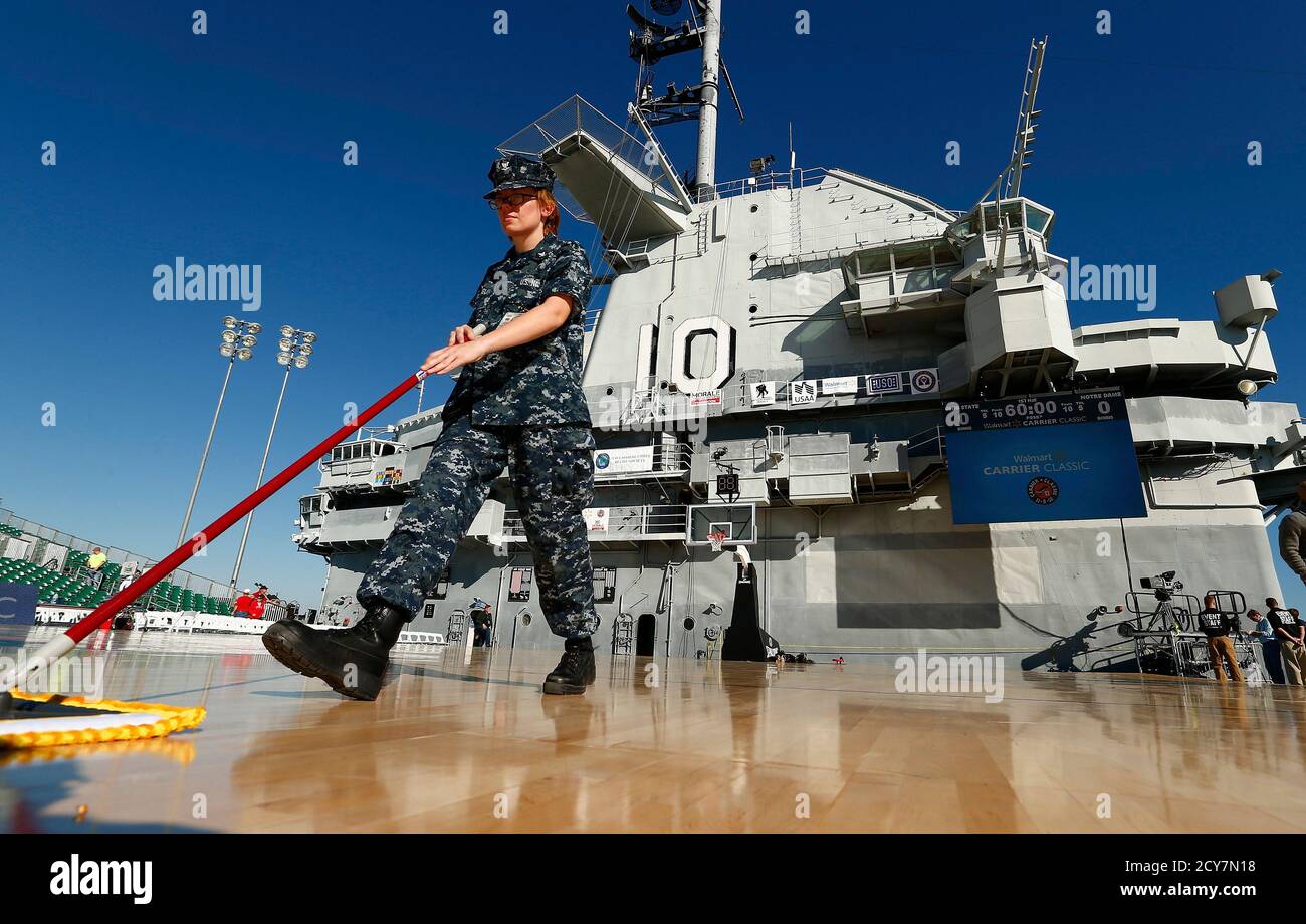 Us navy petty officer class hi-res stock photography and images - Alamy