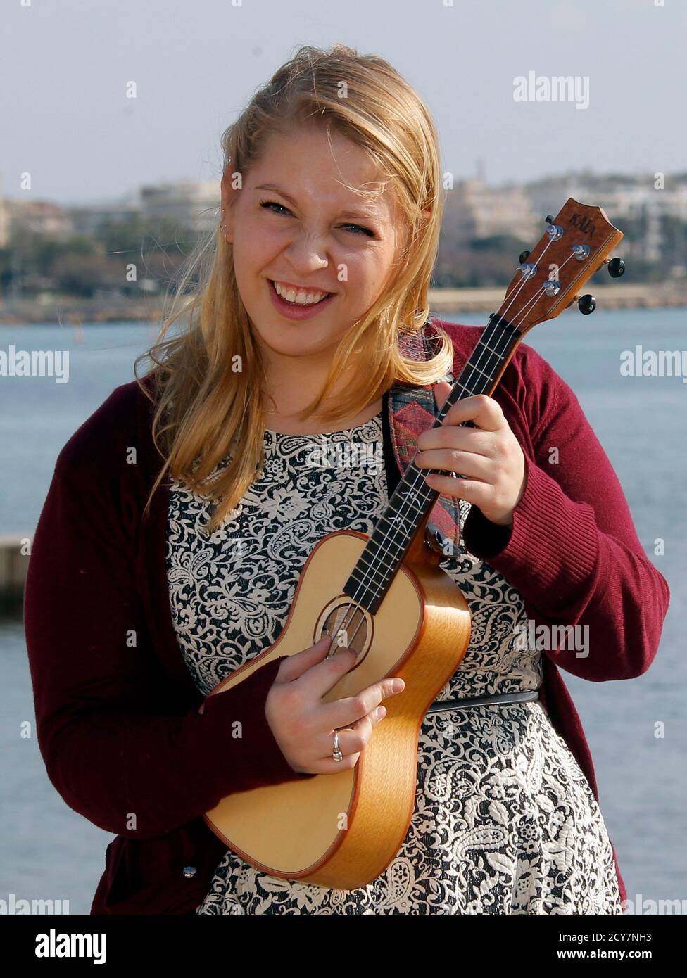 Julia nunes hi-res stock photography and images - Alamy