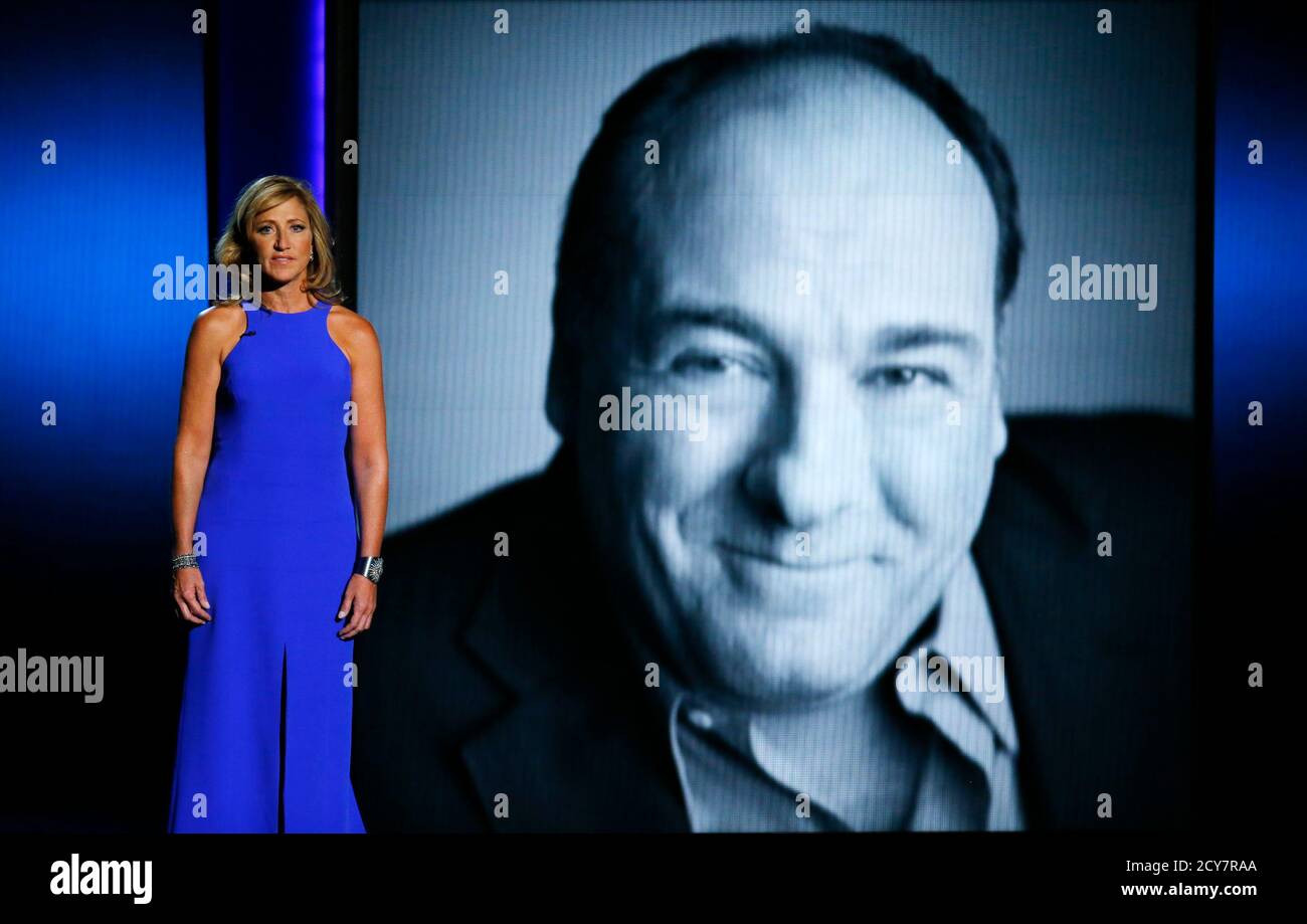 Actress edie falco hi-res stock photography and images - Alamy