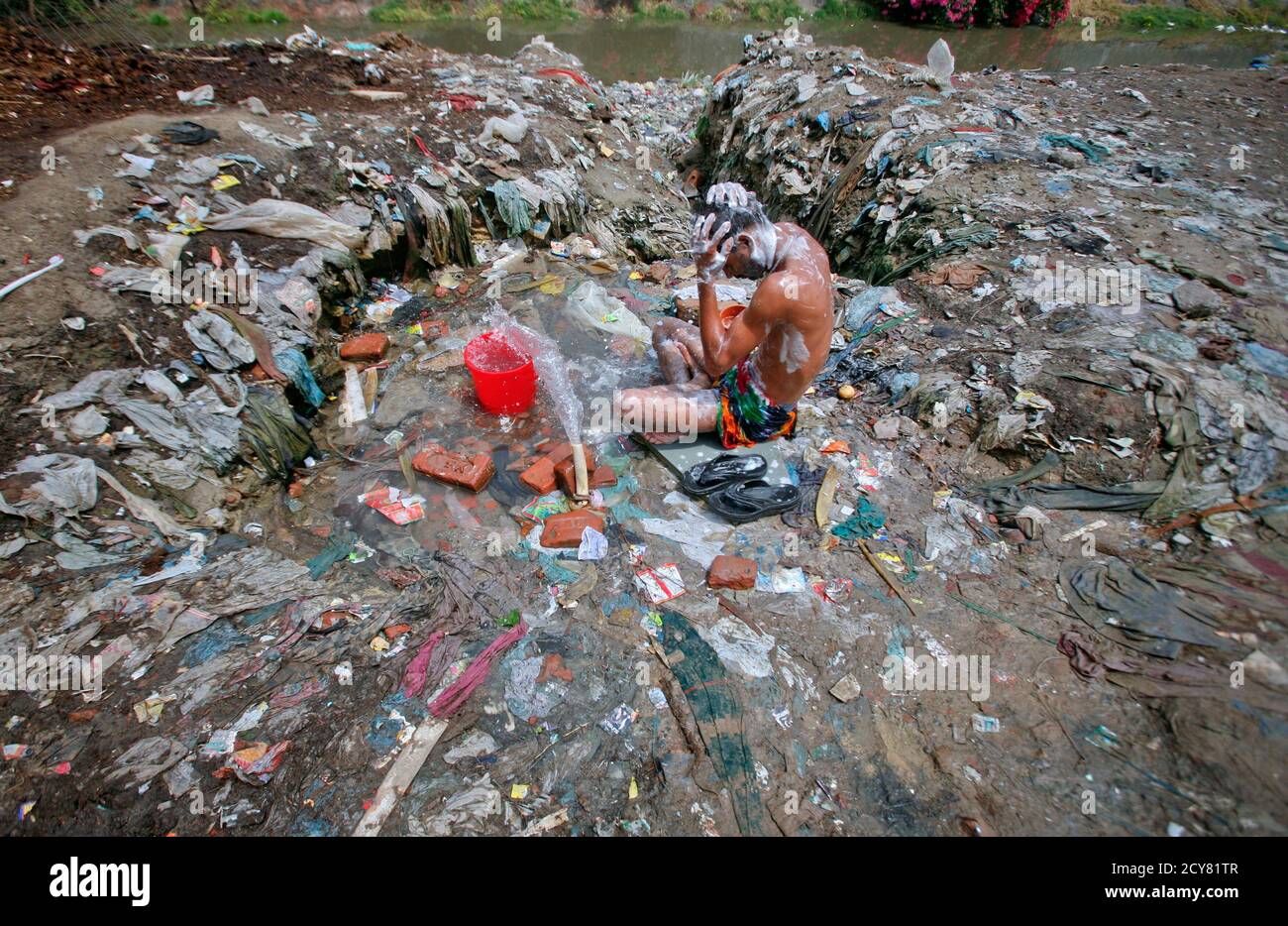 Indian slum water pipe hi-res stock photography and images - Alamy