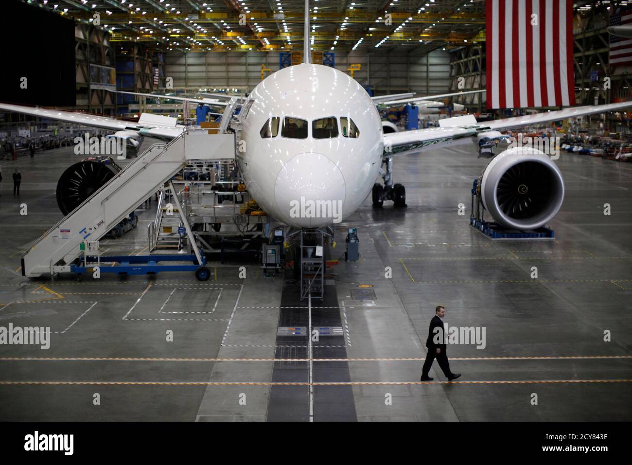 Boeing 787 construction hi-res stock photography and images - Alamy