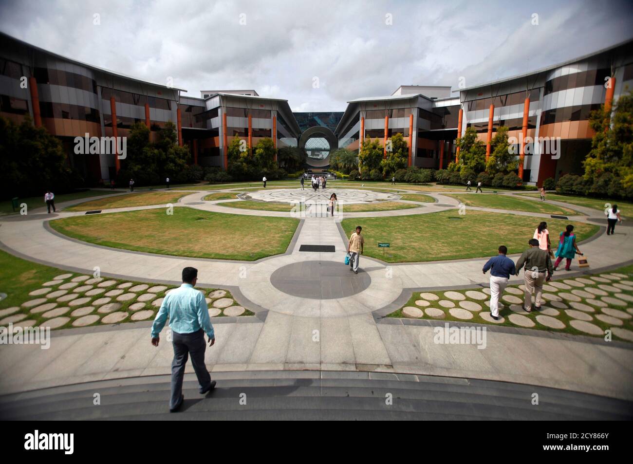 India employees infosys hi-res stock photography and images - Alamy