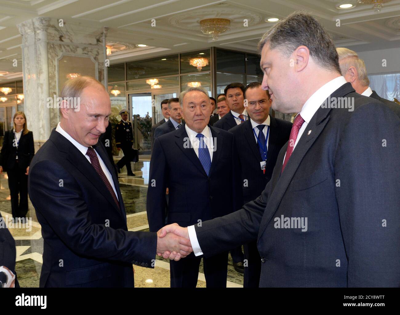 Vladimir putin handshake hi-res stock photography and images - Alamy