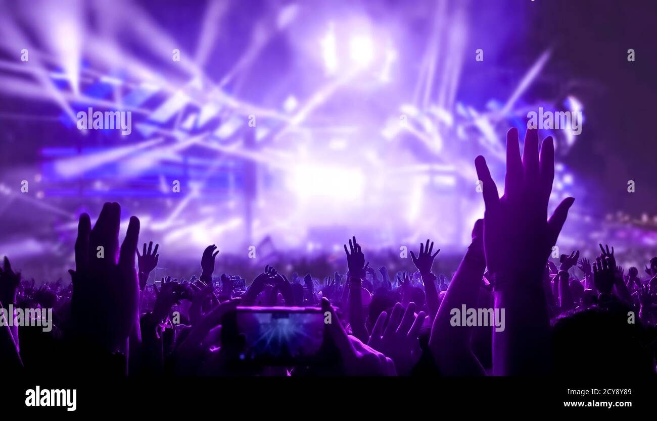 Crowd dance disco hi-res stock photography and images - Alamy