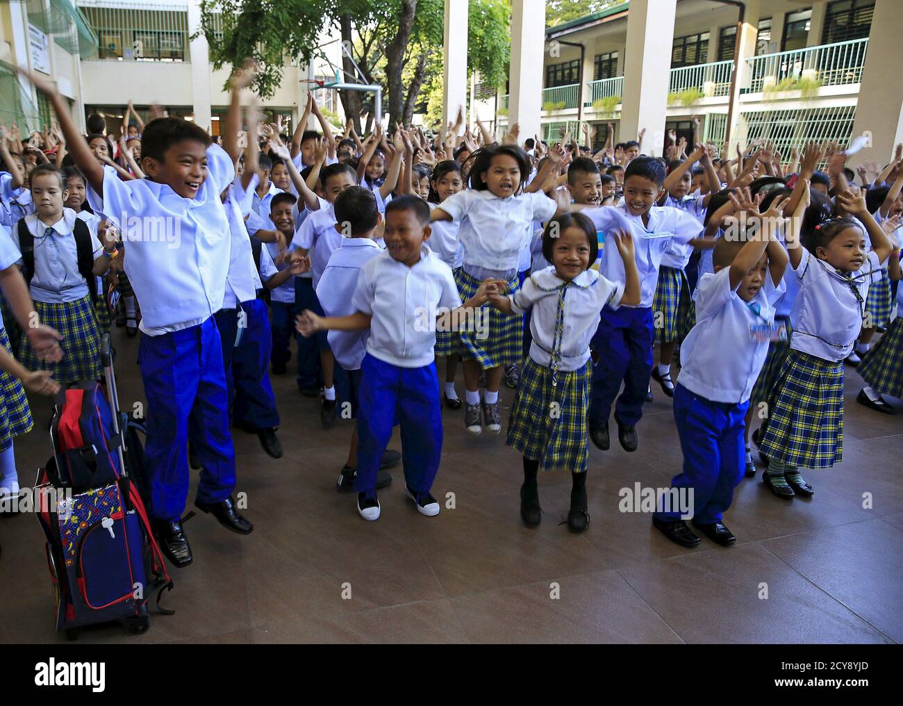 Philippines flag opening ceremony hi-res stock photography and images ...