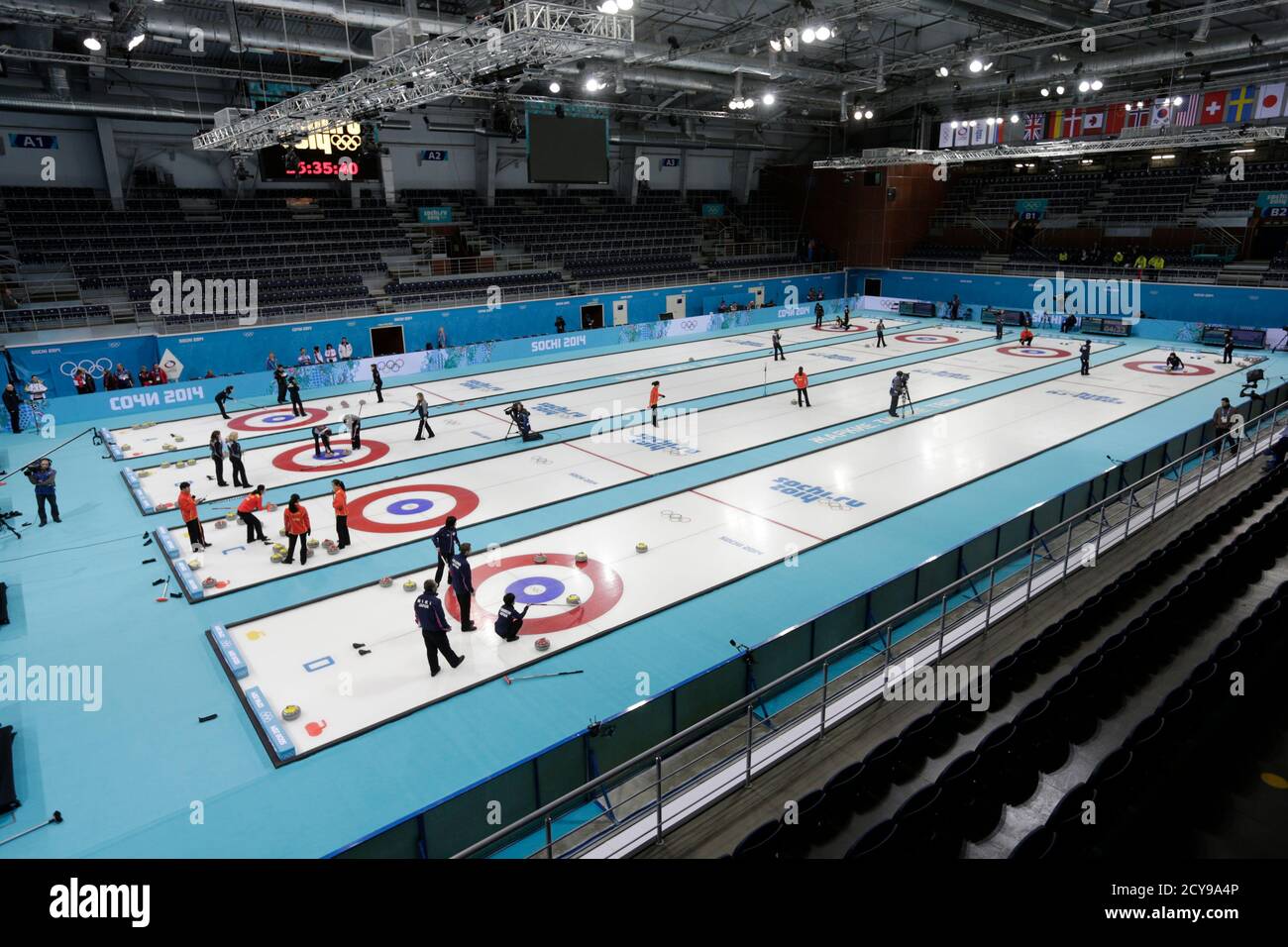 Curling sport hi-res stock photography and images - Alamy