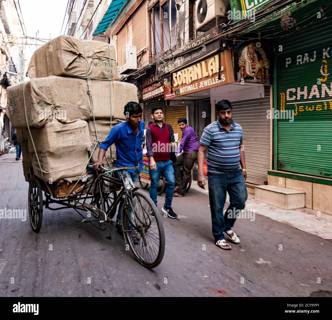 Old man carrying heavy load hi-res stock photography and images - Alamy