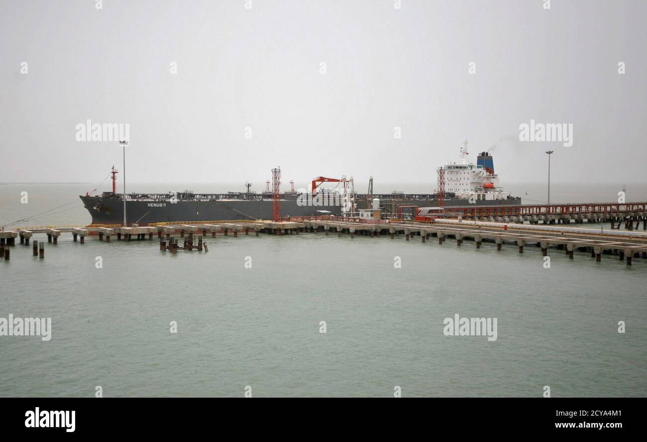 Essar refinery hi-res stock photography and images - Alamy
