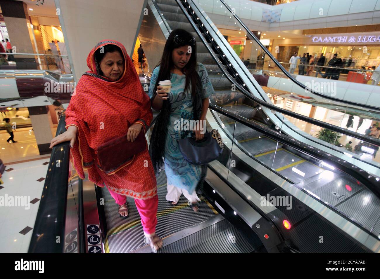 Pakistan shopping mall hi-res stock photography and images - Alamy