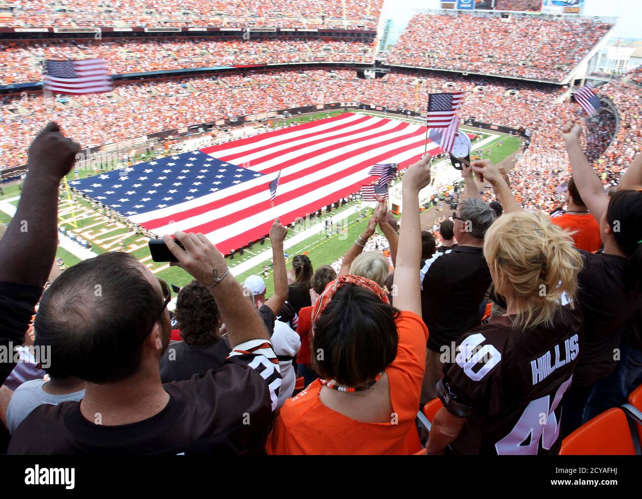 American fans during the national anthem hi-res stock photography and ...