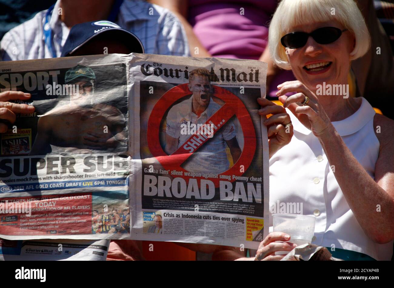 Cricket ashes newspaper hi-res stock photography and images - Alamy