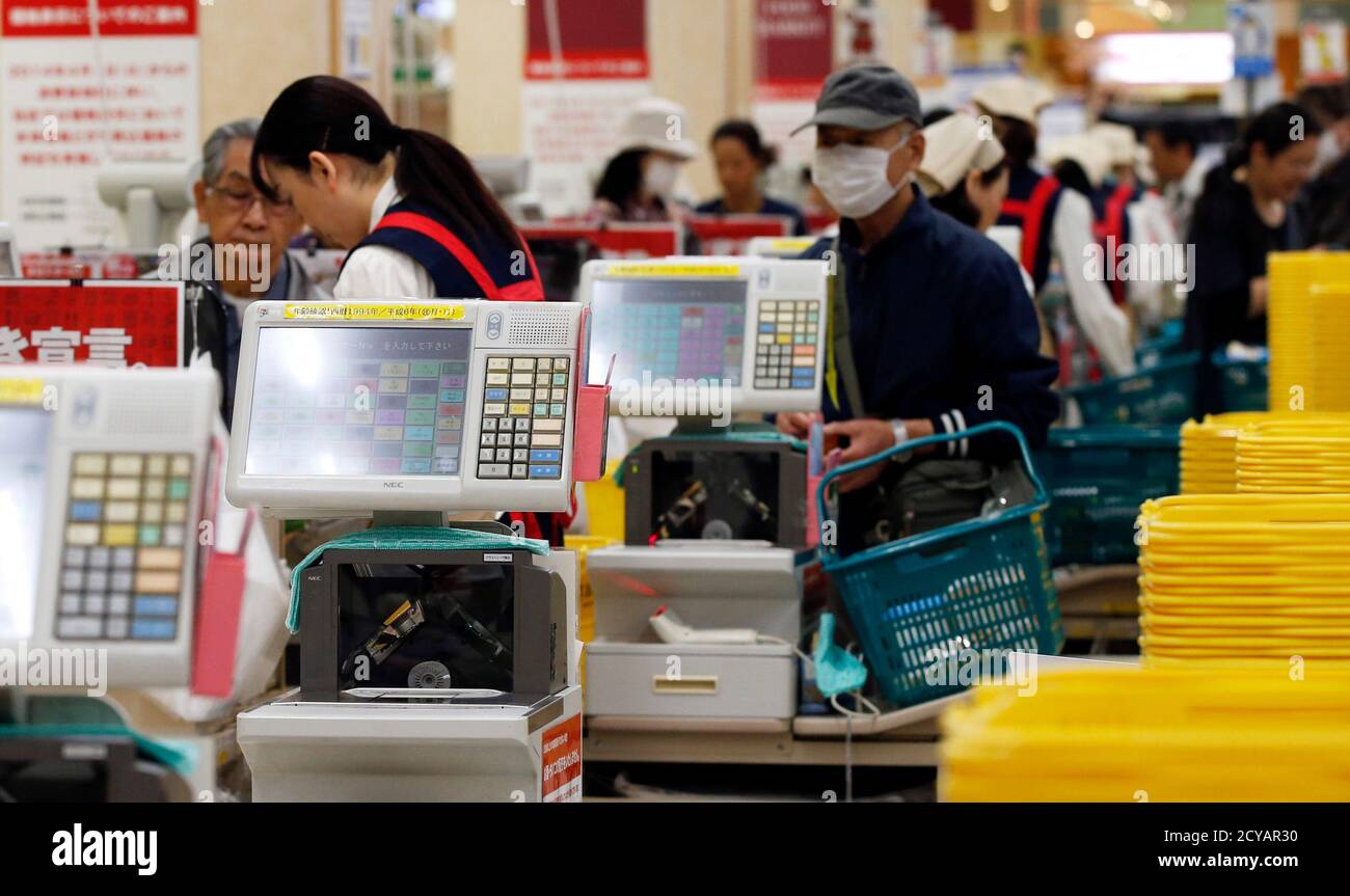 Checkout lines hi-res stock photography and images - Alamy