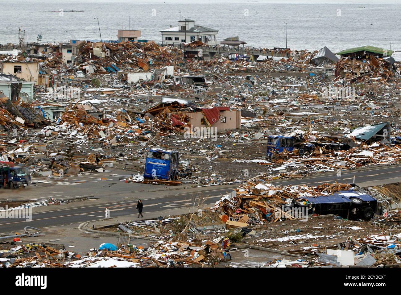 Japan earthquake road hi-res stock photography and images - Alamy