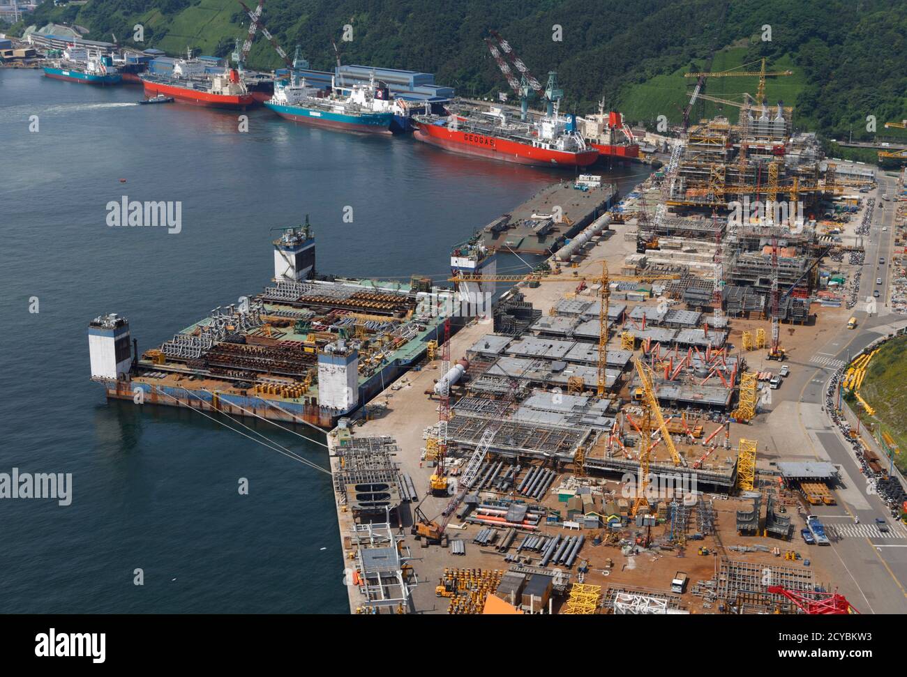 Hyundai mipo dockyard hi-res stock photography and images - Alamy