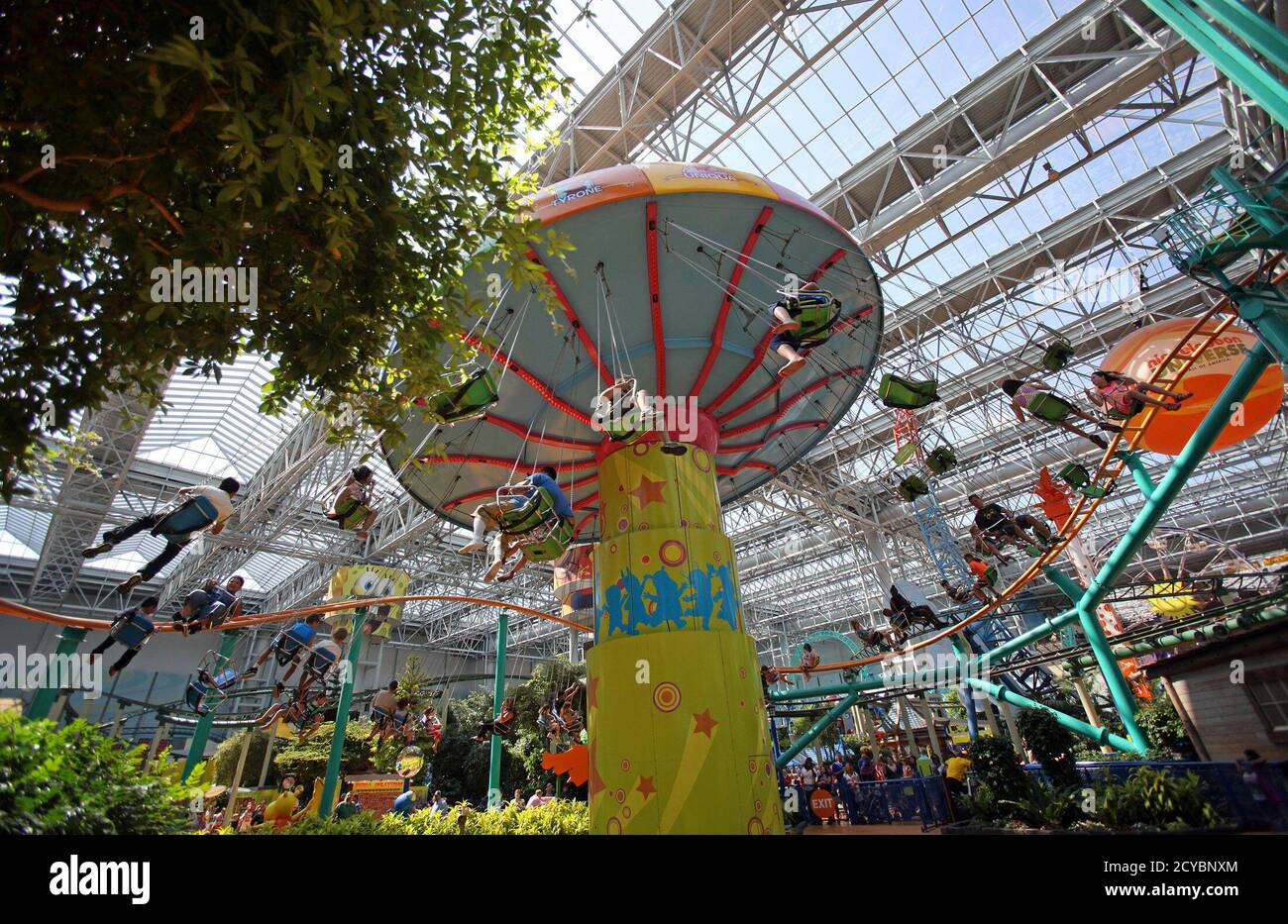 Amusement park at the mall of america hi-res stock photography and ...