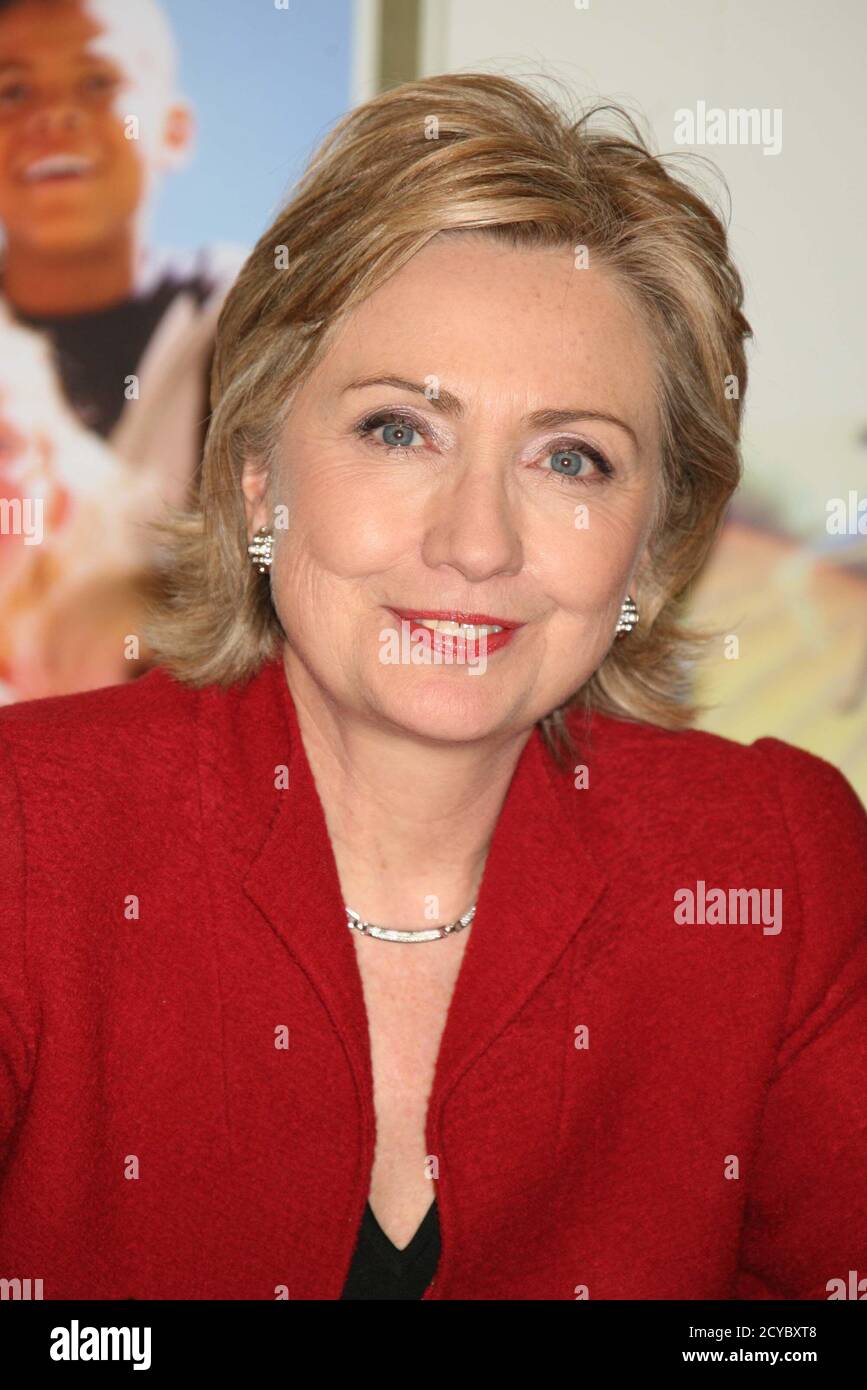 It takes a village hillary clinton hi-res stock photography and images ...