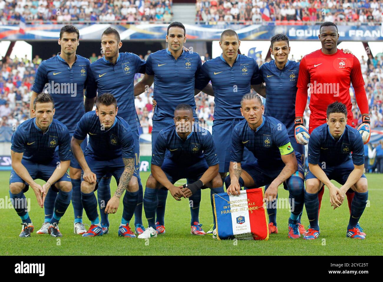 Frances soccer team poses team hi-res stock photography and images - Alamy