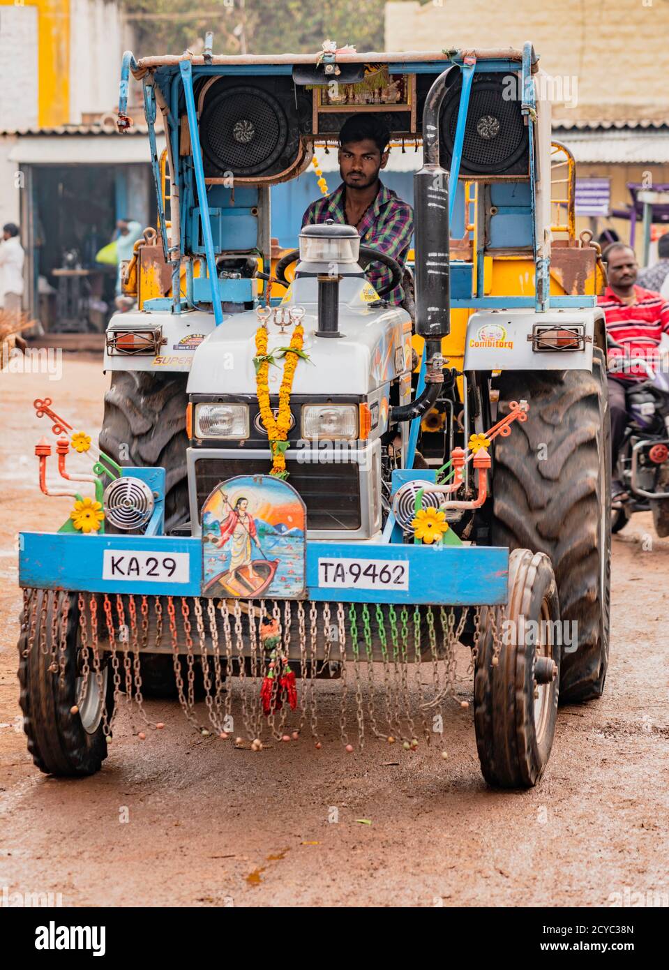 Red tractor india hi-res stock photography and images - Alamy