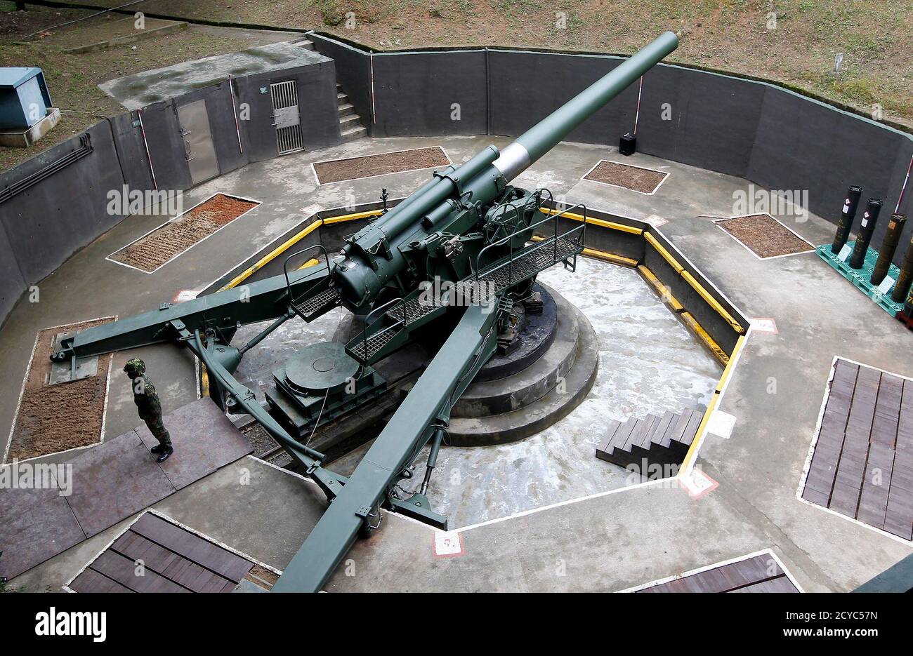 240 mm howitzer m1 hi-res stock photography and images - Alamy