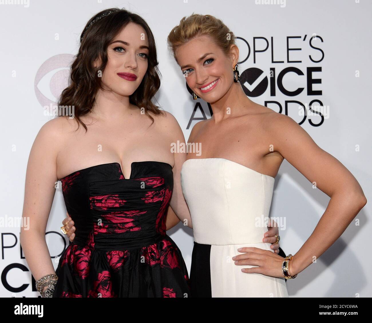 Beth behrs kat dennings arrivals hi-res stock photography and images ...