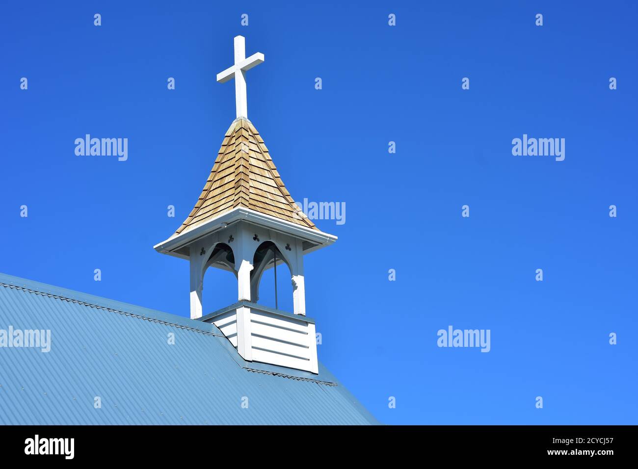 White tiny church hi-res stock photography and images - Alamy