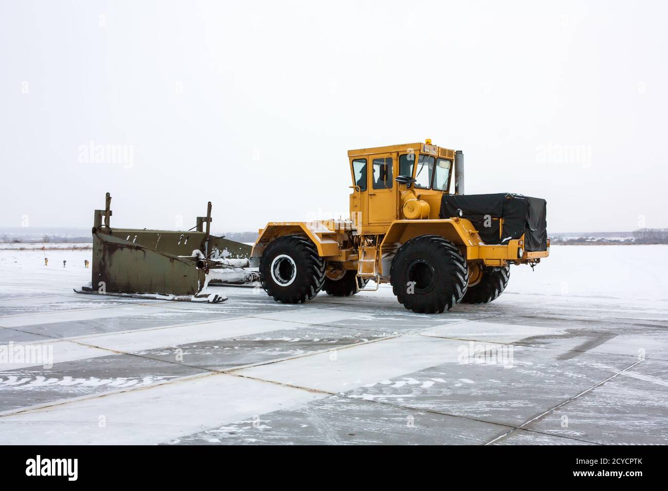 Runway with snow hi-res stock photography and images - Alamy