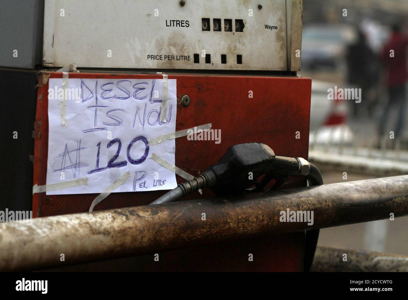 Petrol station price tag hi-res stock photography and images - Alamy