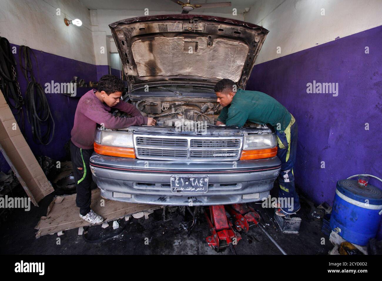 Old school mechanic workshop hi-res stock photography and images - Alamy