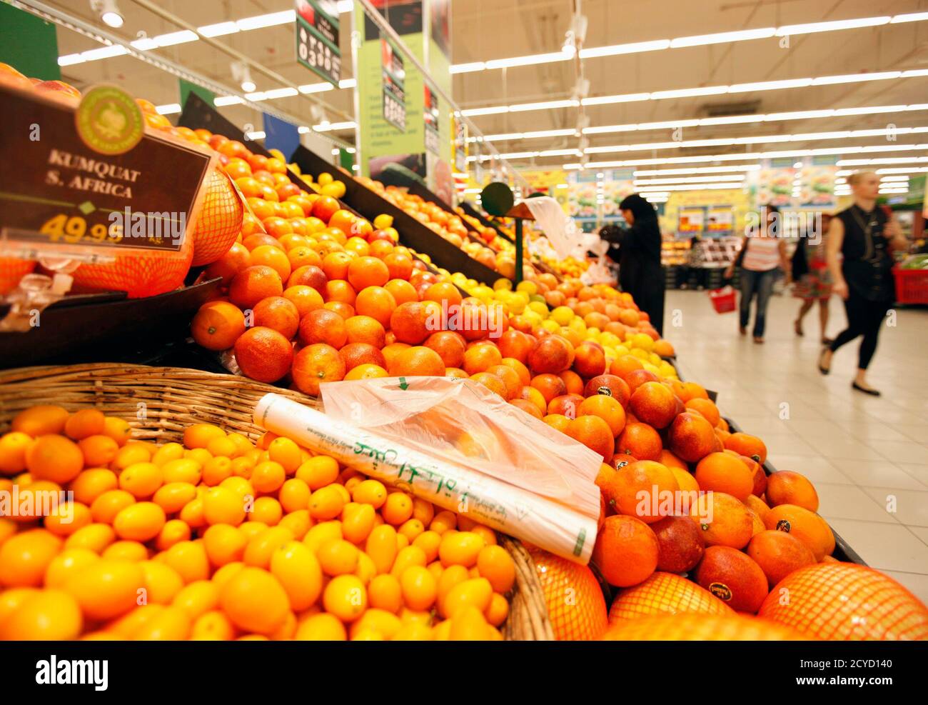 United Arab Emirates Dubai Fruits High Resolution Stock Photography and ...