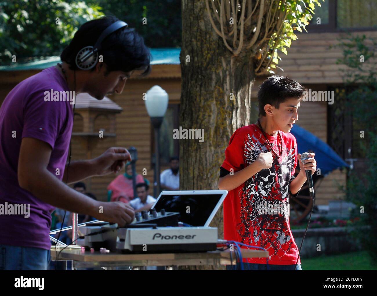 Indian rapper hi-res stock photography and images - Alamy