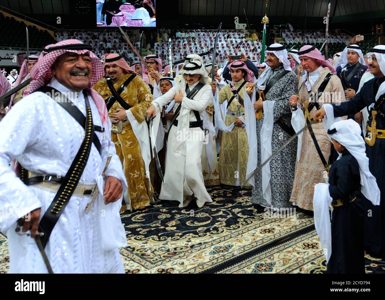 Sword dance saudi hi-res stock photography and images - Alamy