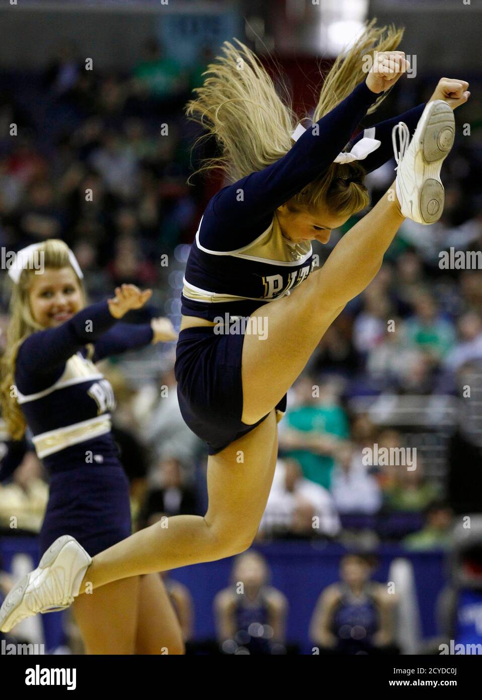 Unc cheerleader during ncaa basketball hi-res stock photography and ...