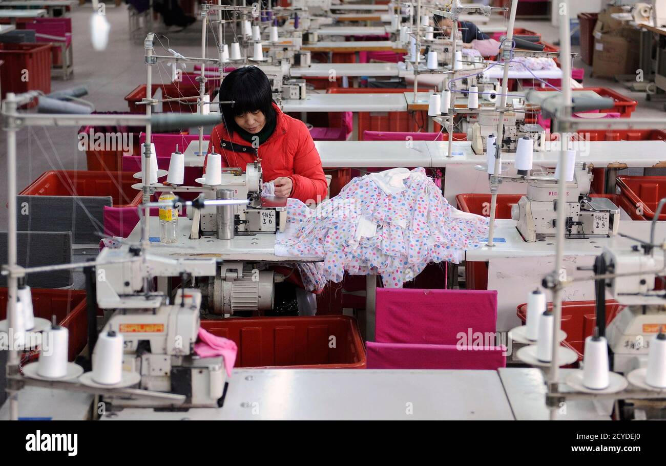 Chinese worker sewing machine hi-res stock photography and images - Alamy