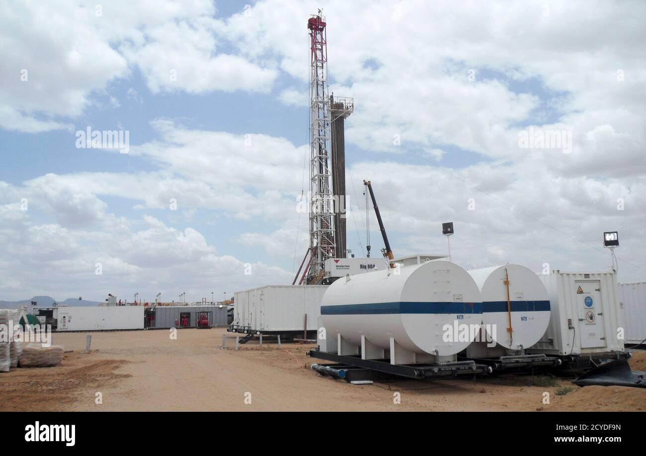 Kenya oil rig hi-res stock photography and images - Alamy