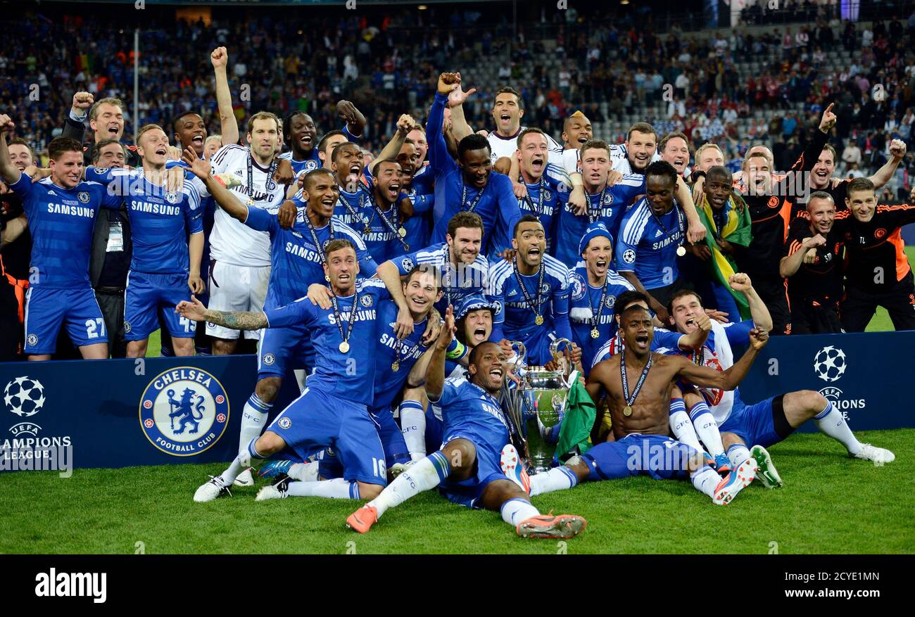 Chelsea bayern 2012 trophy hi-res stock photography and images - Alamy
