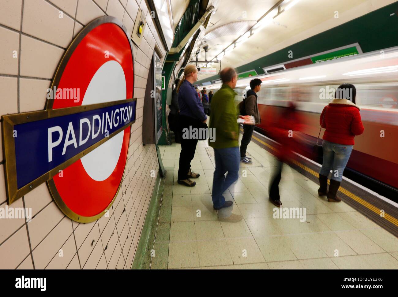 At farringdon underground station in london hi-res stock photography ...