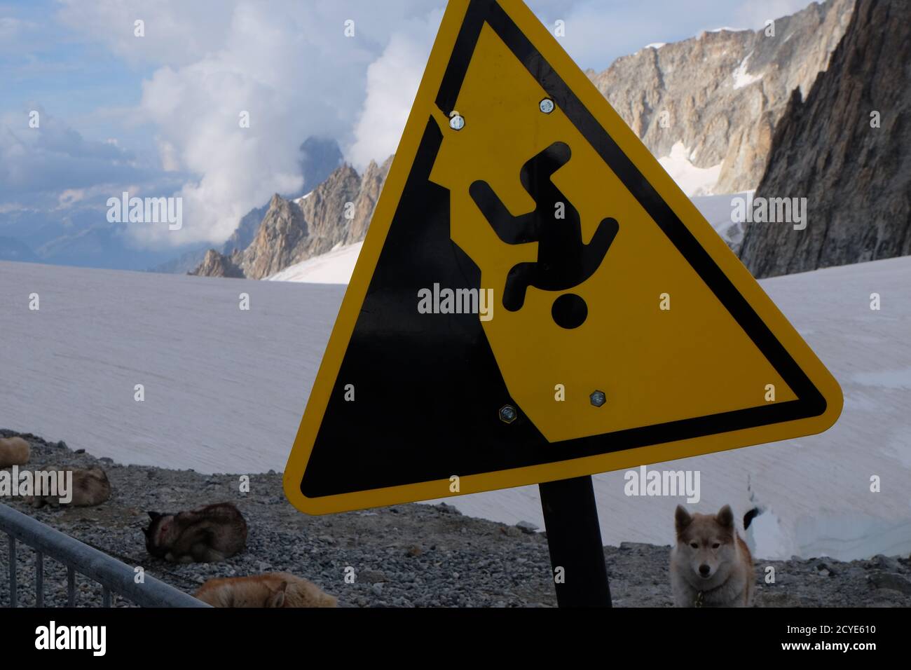 Warning sign - do not fall off the cliffs Stock Photo - Alamy